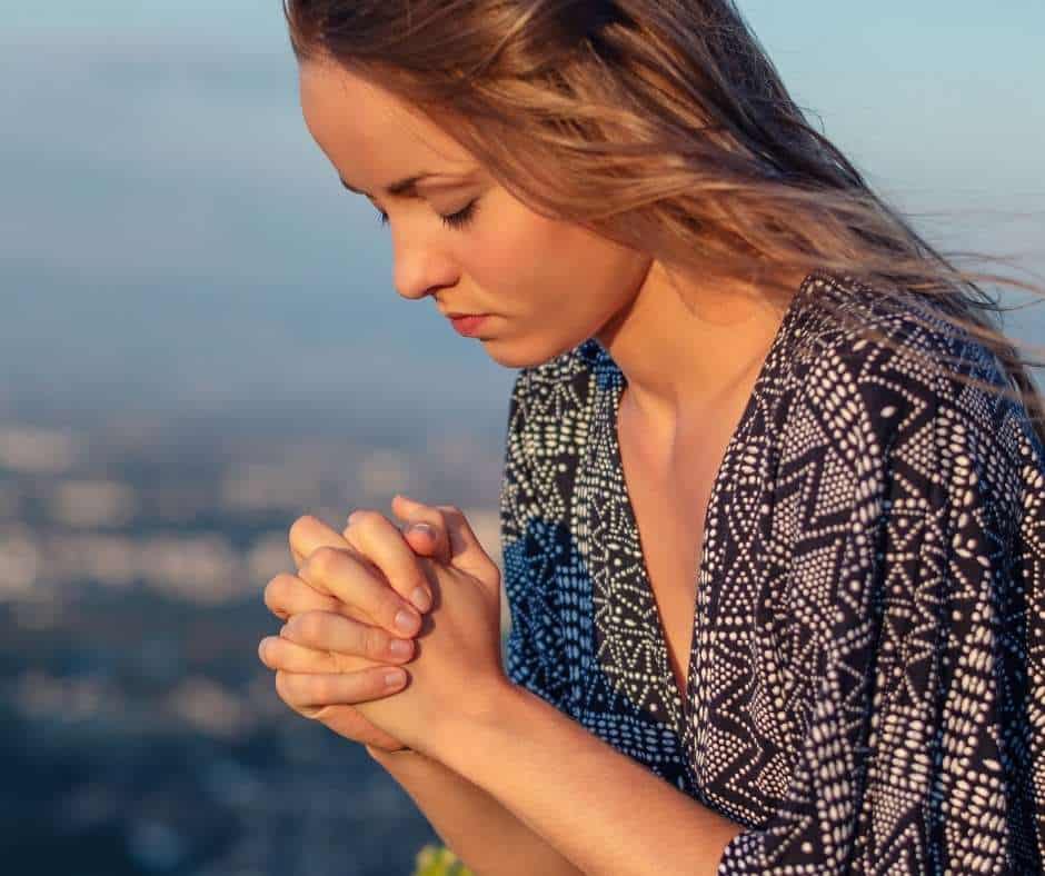 How to Pray According to the Bible: 12 Simple Tips - Pray With Confidence